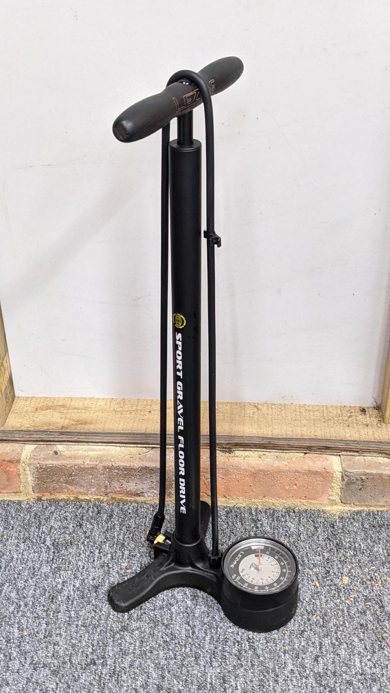 Group test: Choose the best floor pumps | Cycling UK